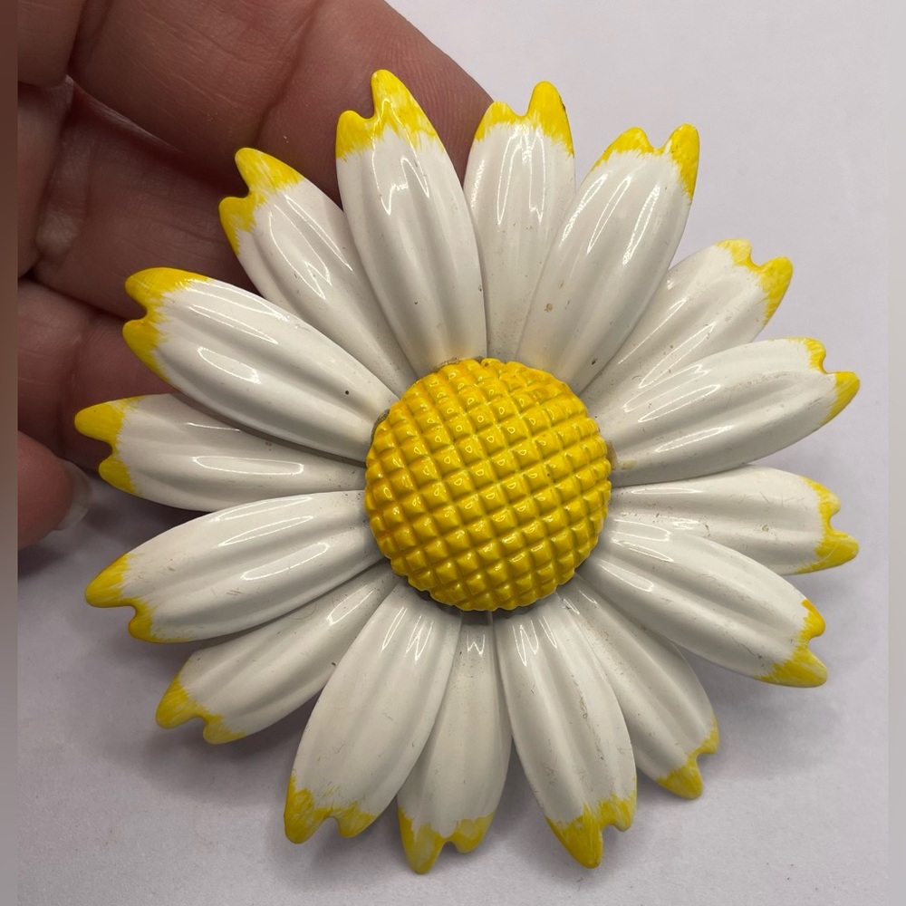 Vintage Mcm 1960s Daisy Brooch Pin White And Yellow E… - Gem